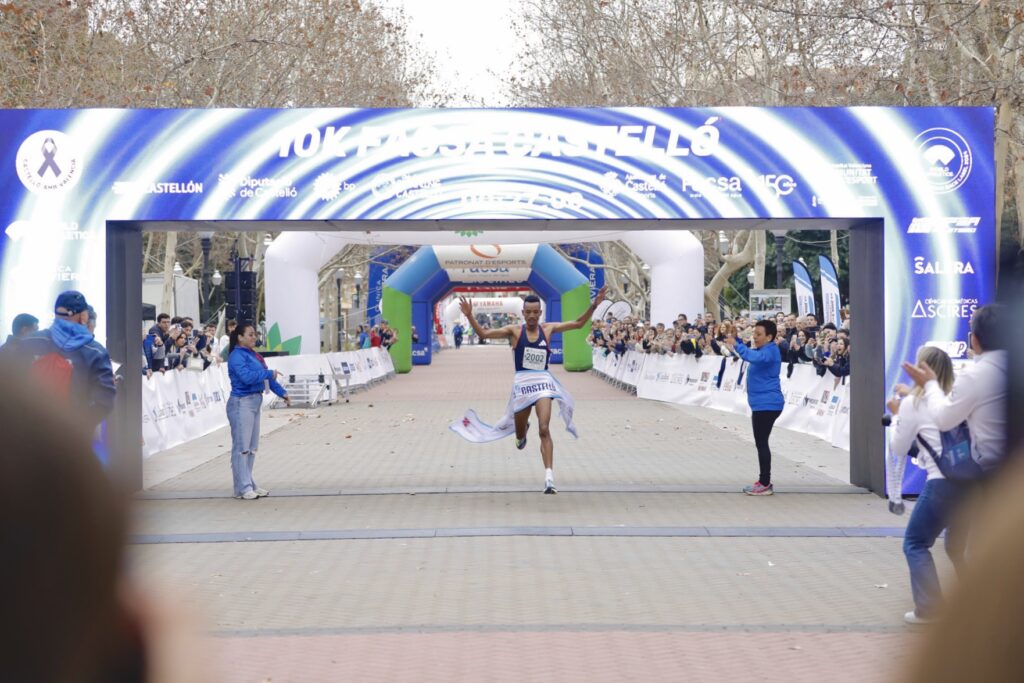 El atleta etíope Tadesse Worku bate el récord de la 10K FACSA Castelló ...